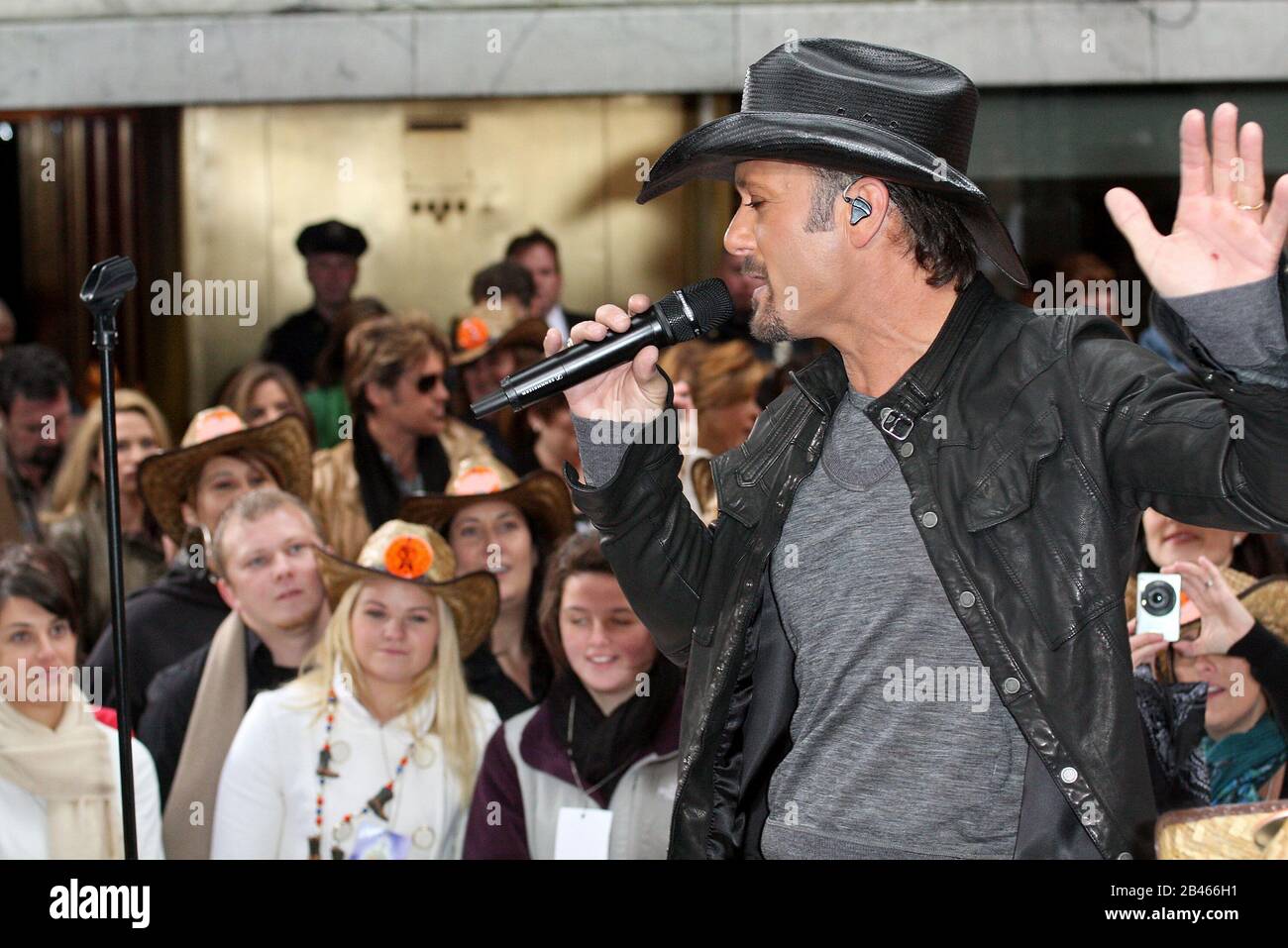 New York, NY, USA. 23 October, 2009. Tim McGraw, performs at the NBC's ...