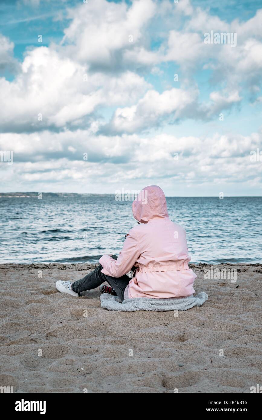 Spending time in beach hi-res stock photography and images - Alamy