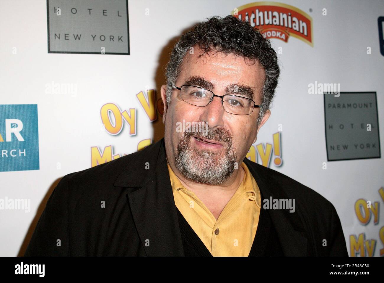 Saul rubinek and son hi-res stock photography and images - Alamy