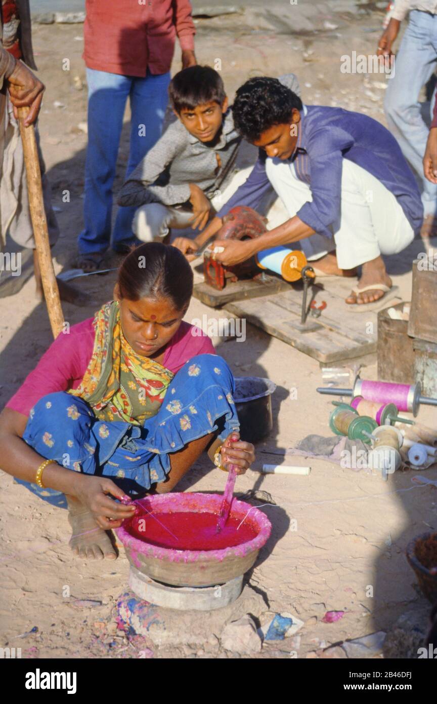 Kite thread making hi-res stock photography and images - Alamy