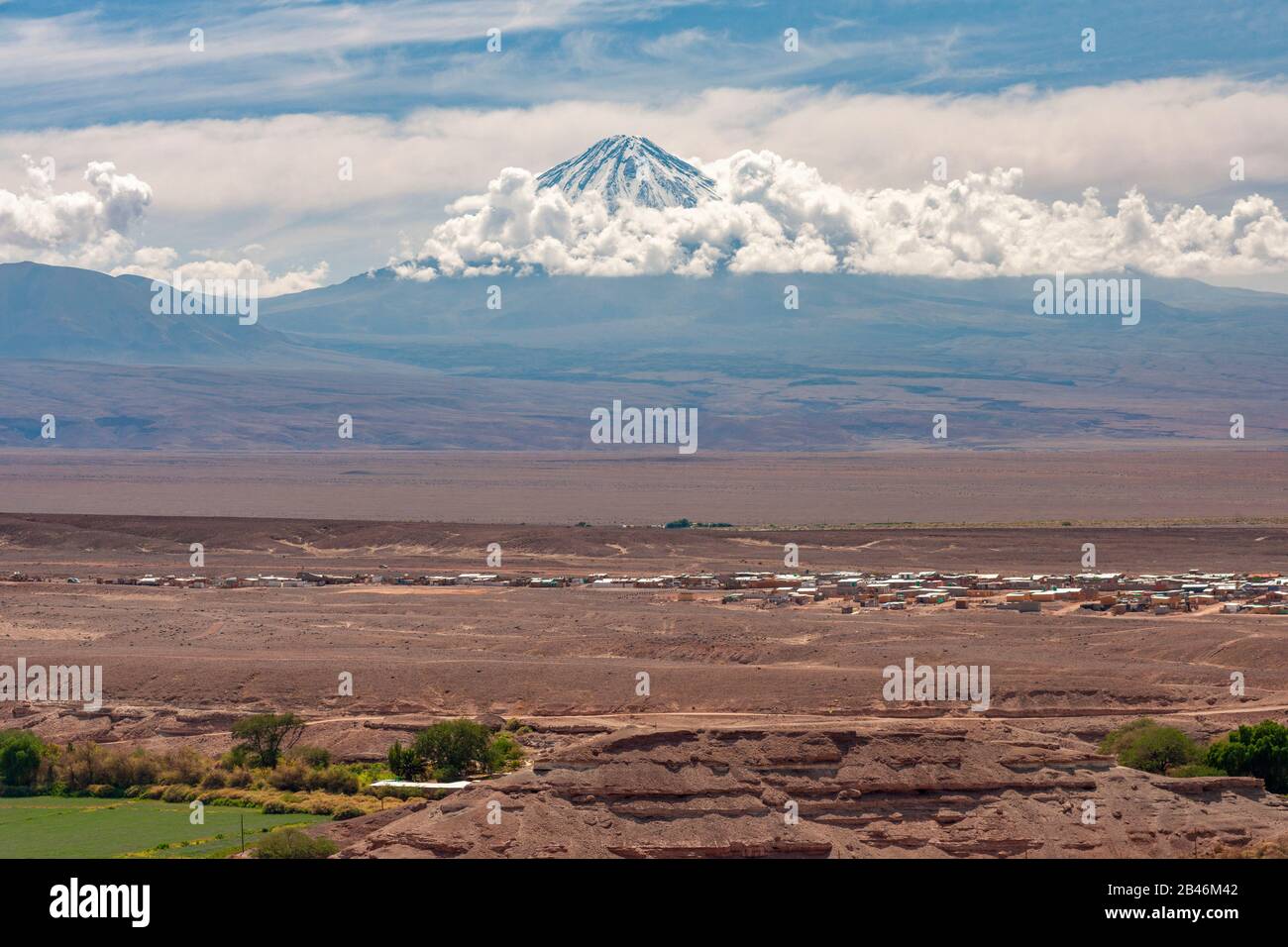 Atacama desert chile volcano hi-res stock photography and images - Alamy