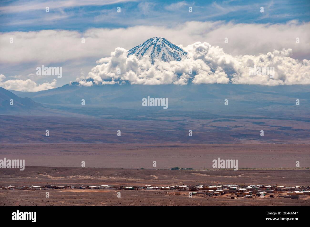 Atacama desert chile volcano hi-res stock photography and images - Alamy