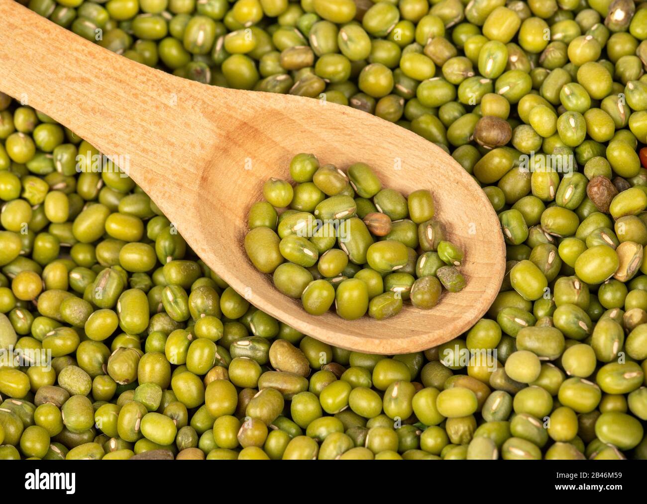 Pile of dry green grain mung with wooden spoon closeup Stock Photo - Alamy
