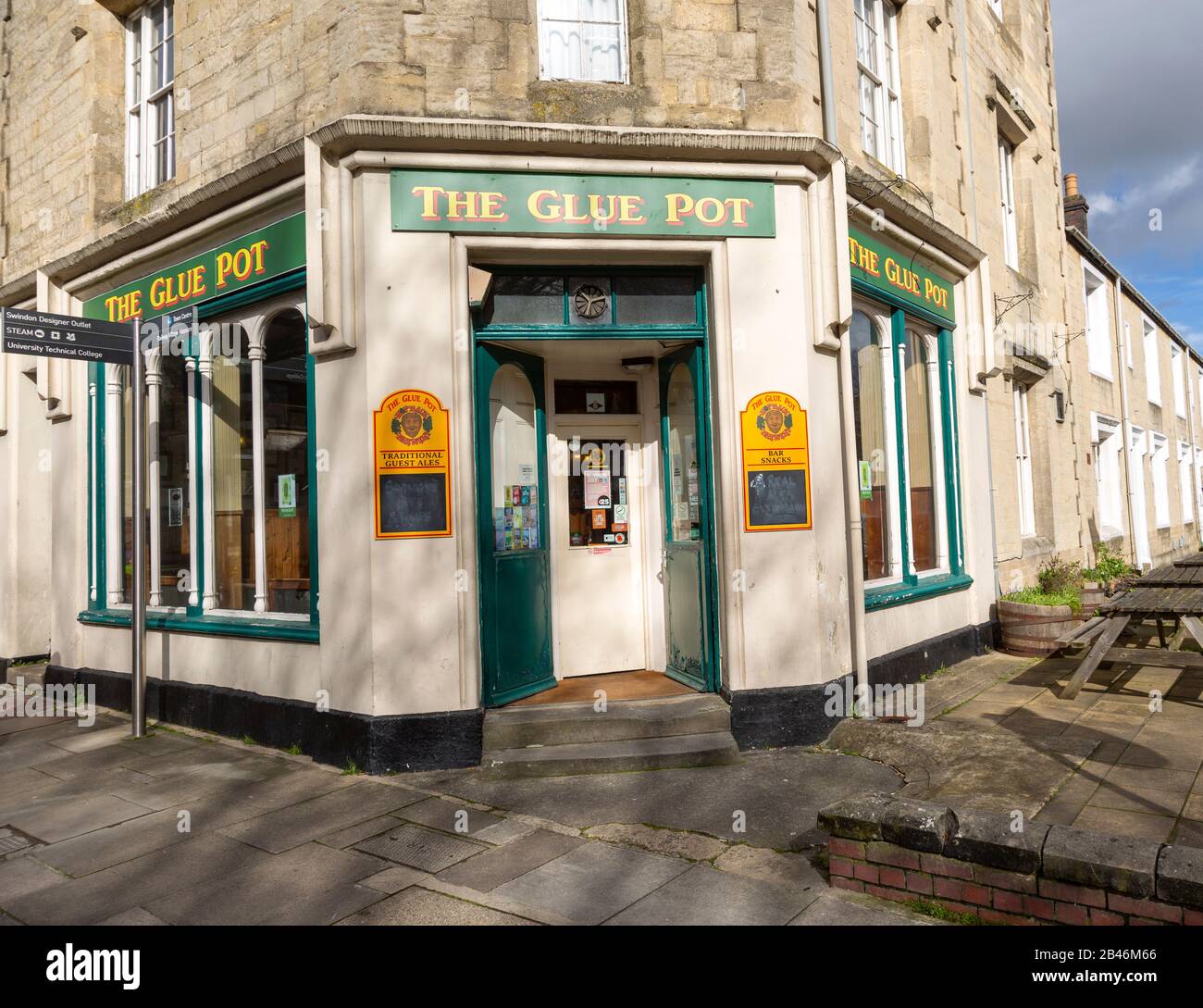The Glue Pot pub on corner of terraced housing street in the Railway ...
