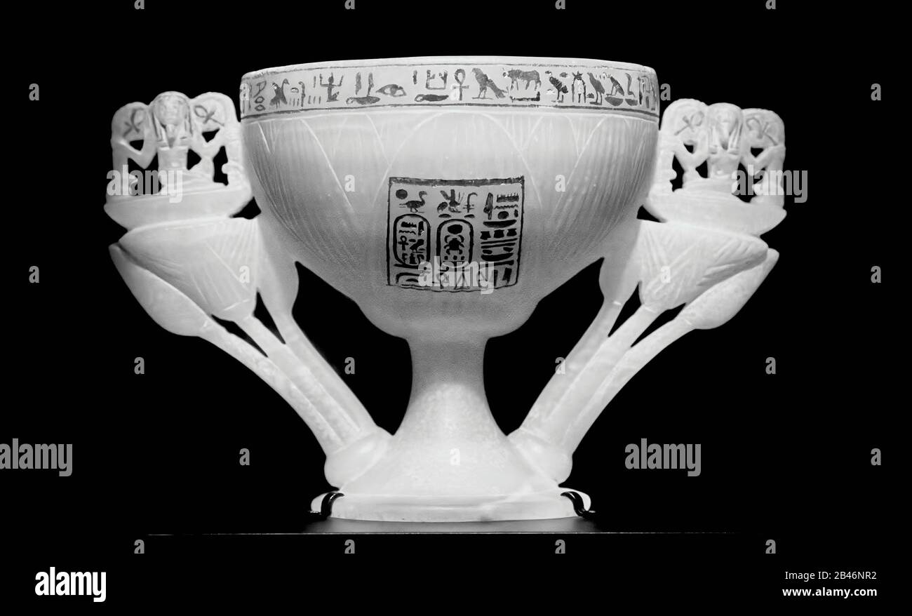 From tomb pharaoh tutankhamen hi-res stock photography and images - Alamy