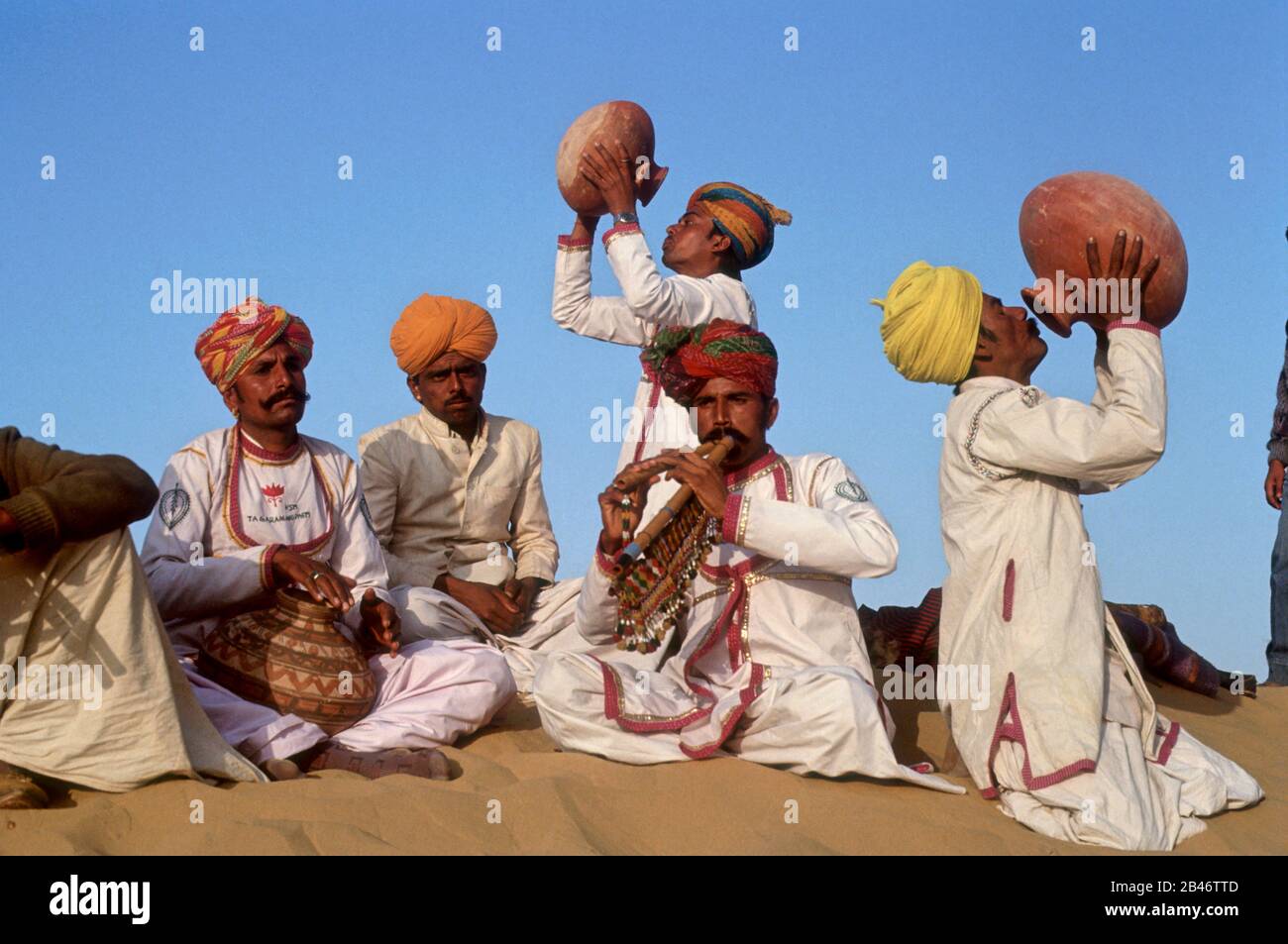 Simple musicians hi-res stock photography and images - Alamy