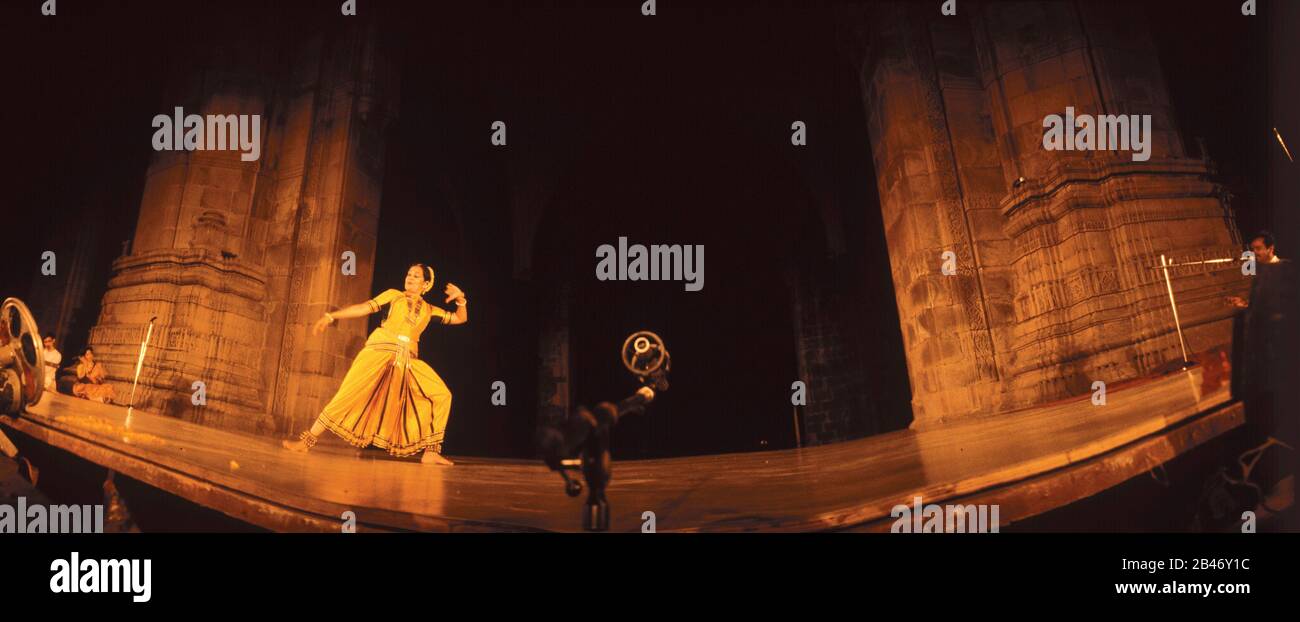 Indian dance stage hi-res stock photography and images - Alamy