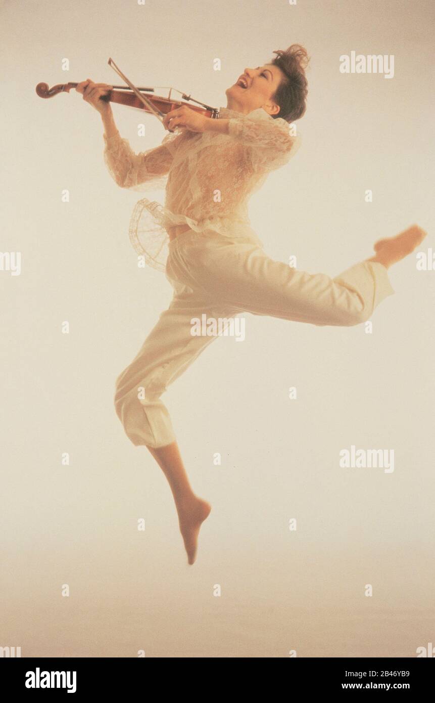 Modern Violin Stock Photos & Modern Violin Stock Images - Alamy