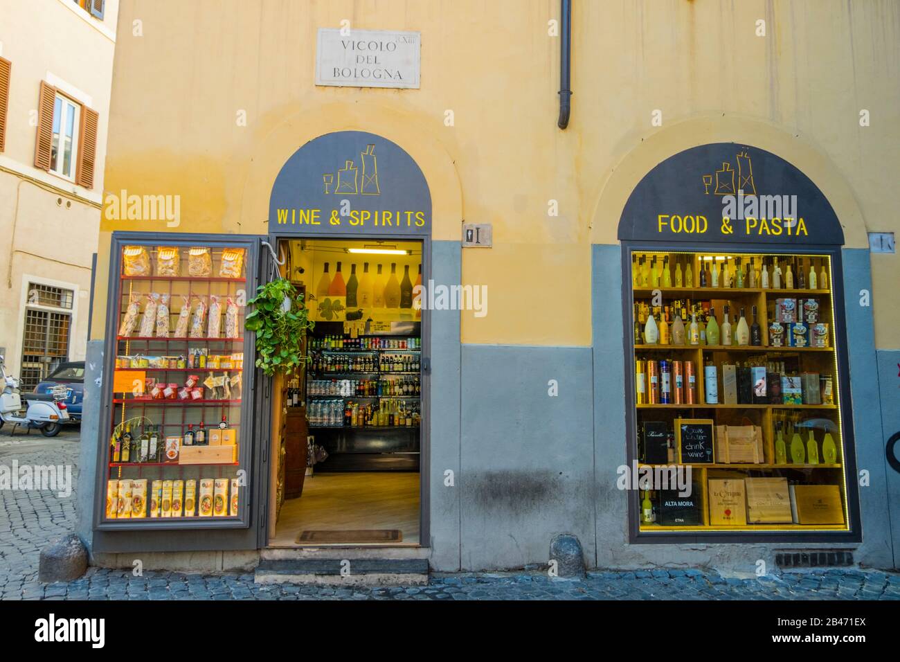 Grocery storefront italy hi-res stock photography and images - Alamy