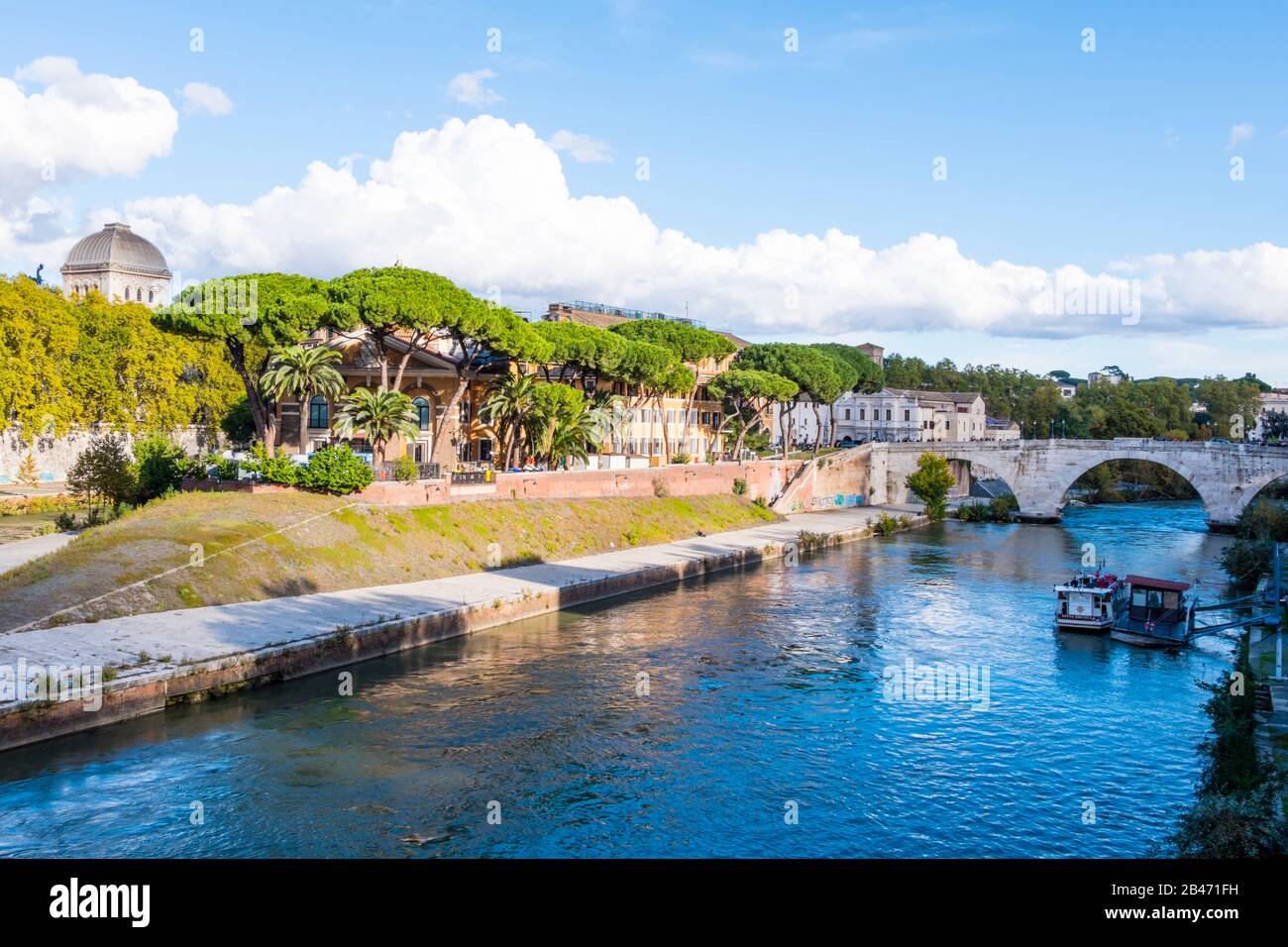 Riversides hi-res stock photography and images - Alamy