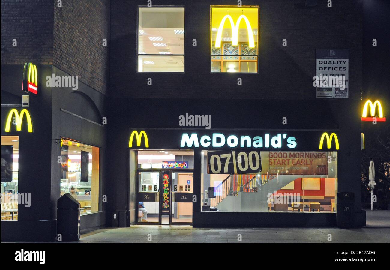 Mcdonalds neon sign hi-res stock photography and images - Alamy