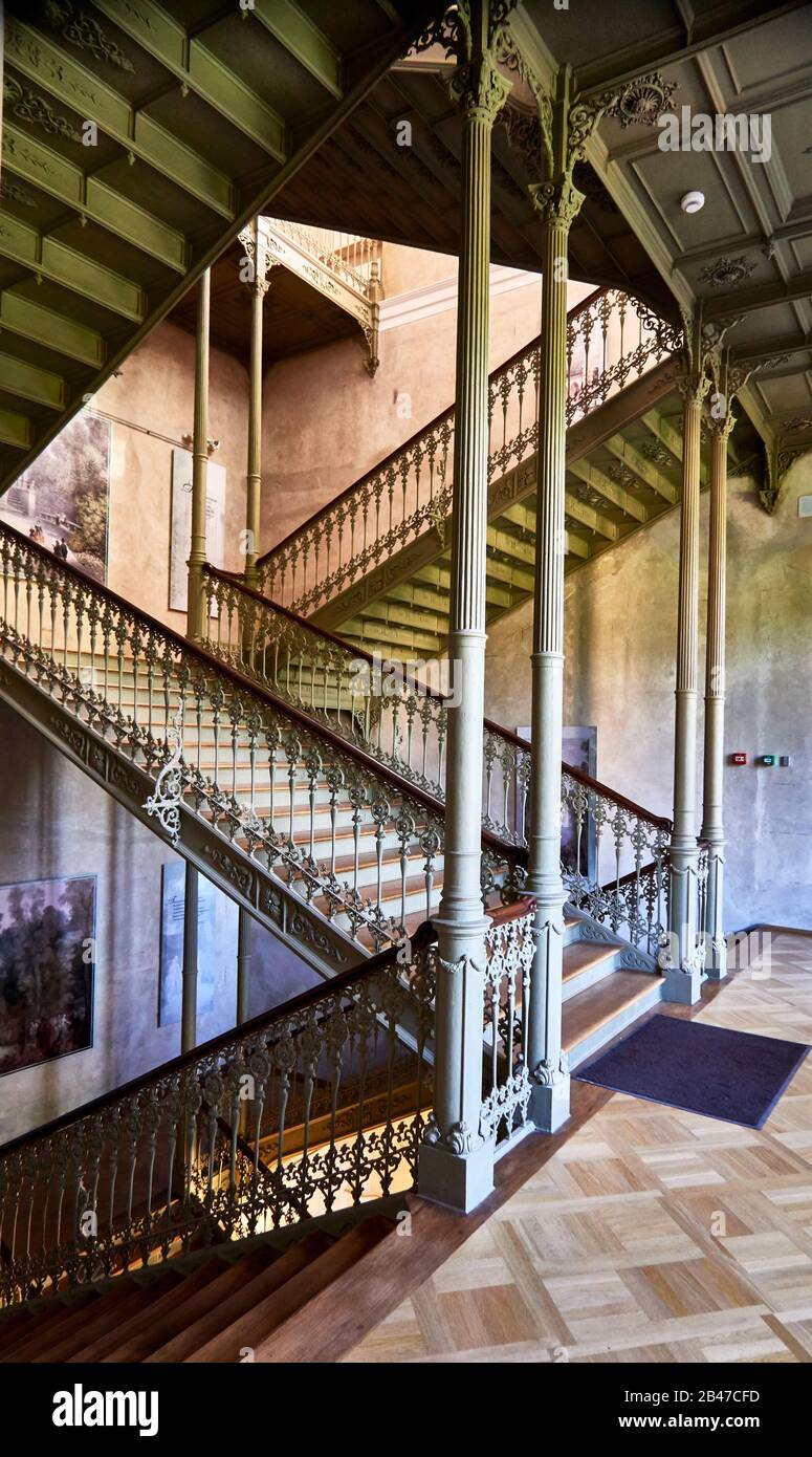 Destroyed castle interior hi-res stock photography and images - Alamy