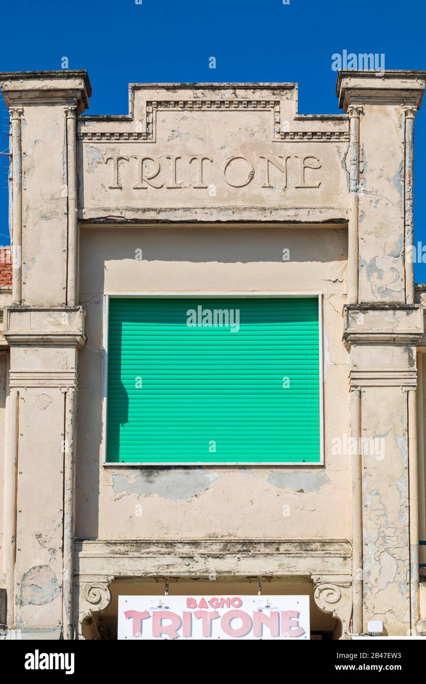 Tritone bathing house hi-res stock photography and images - Alamy