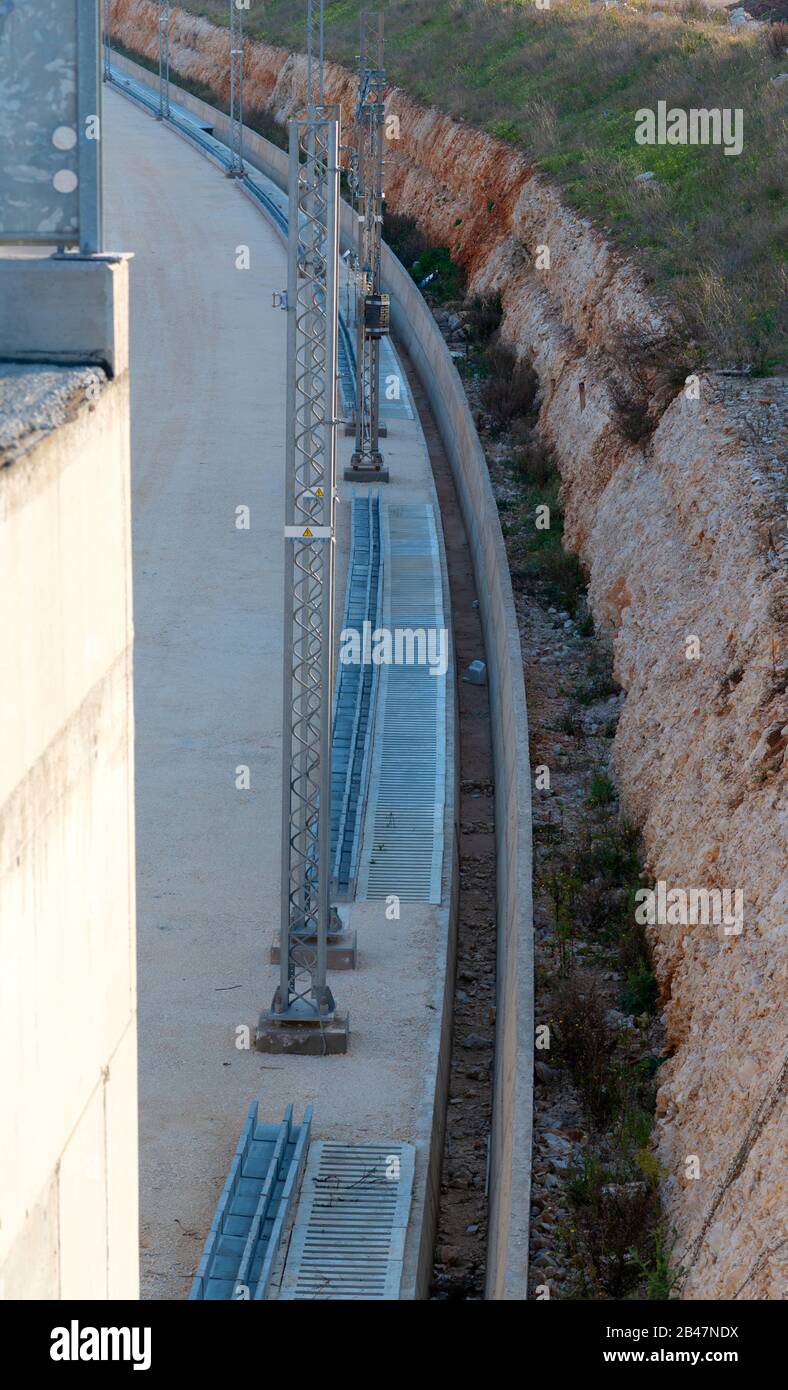 Underpass and tunnel for the construction of a new railway line. Detail ...