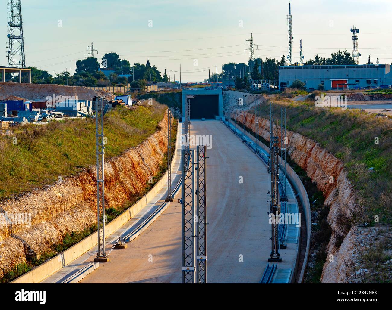 Underpass and tunnel for the construction of a new railway line. Detail ...