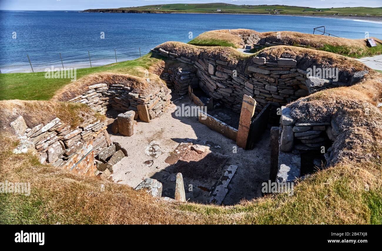 Neolithic house at stonehenge hi-res stock photography and images - Alamy