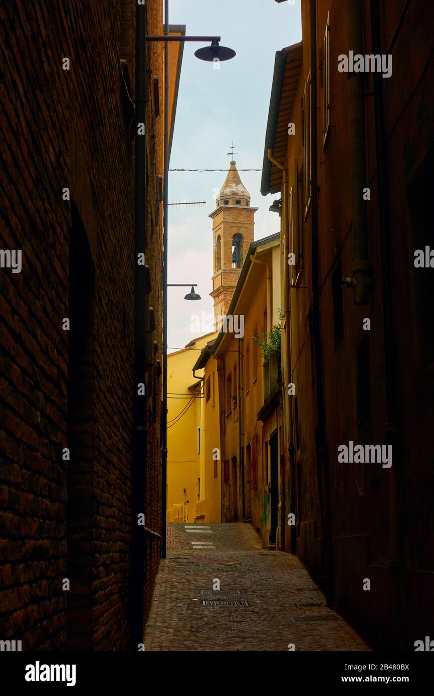 Vertical perspective historical building hi-res stock photography and ...