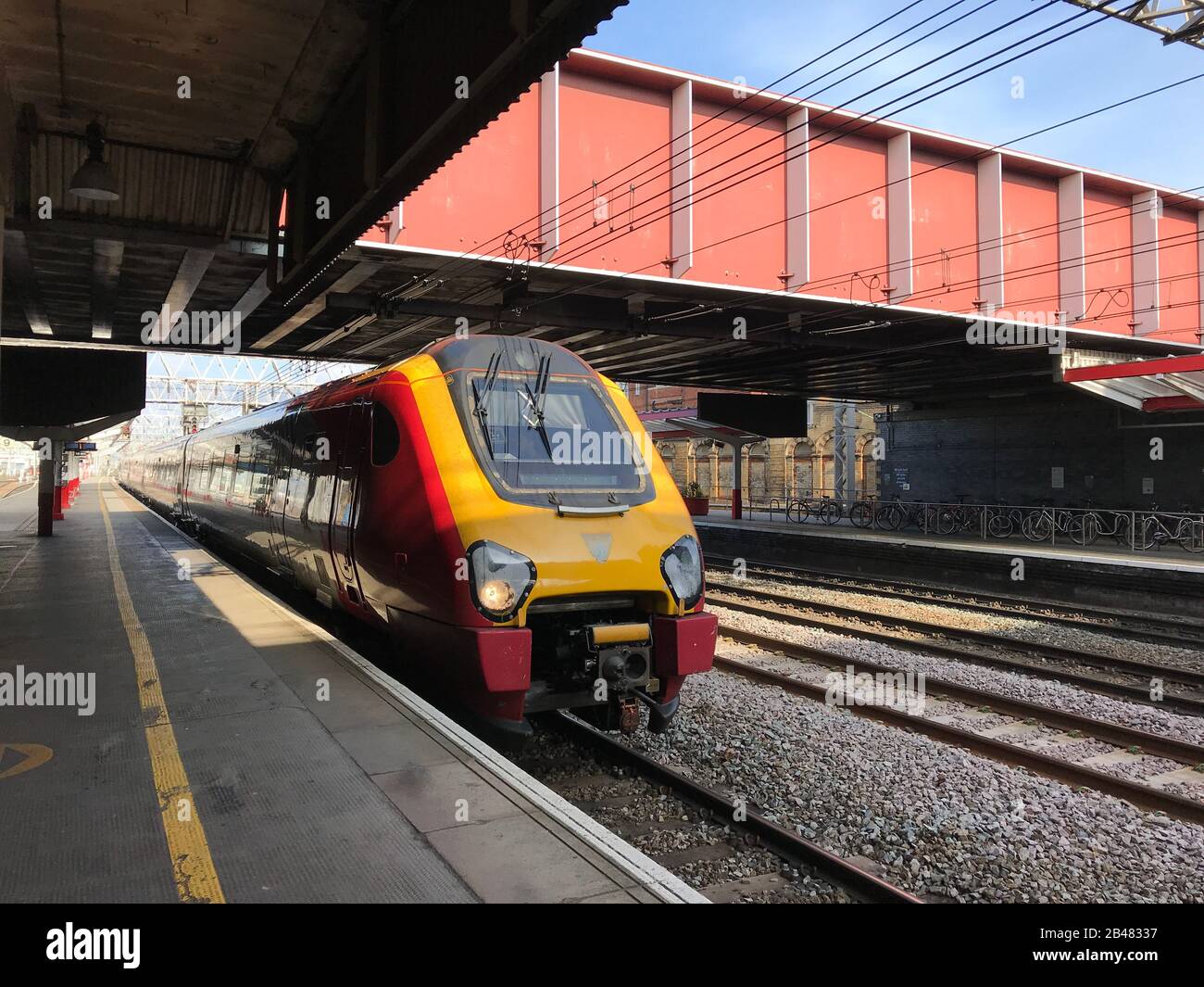 An Avanti West Coast train at Crewe Station Stock Photo - Alamy
