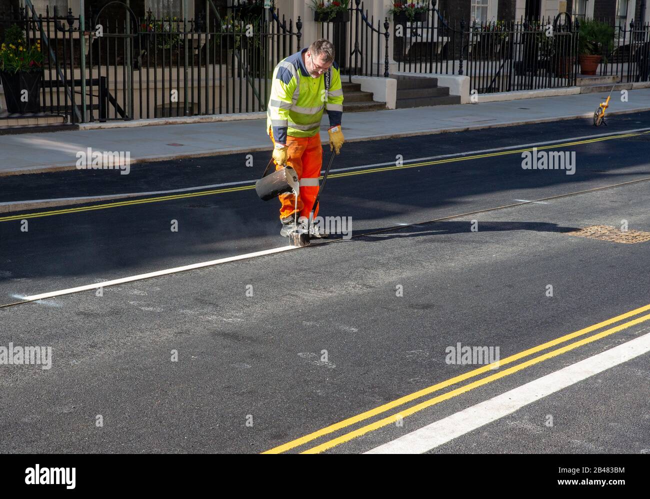 Painting road markings hi-res stock photography and images - Alamy