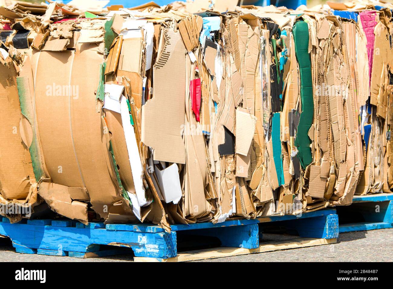 Flattened cardboard boxes hi-res stock photography and images - Alamy