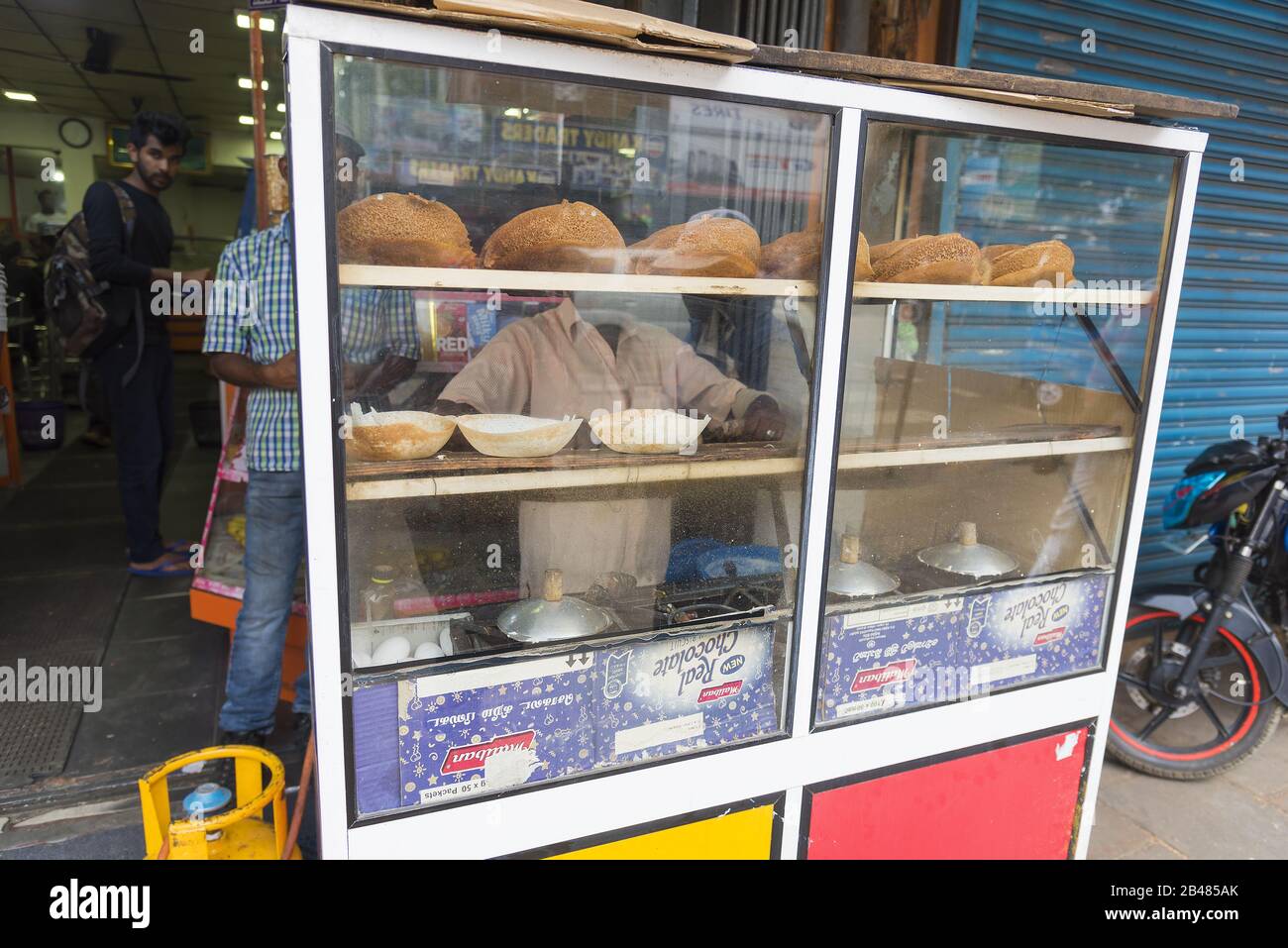 Food stall selling traditional hi-res stock photography and images - Alamy