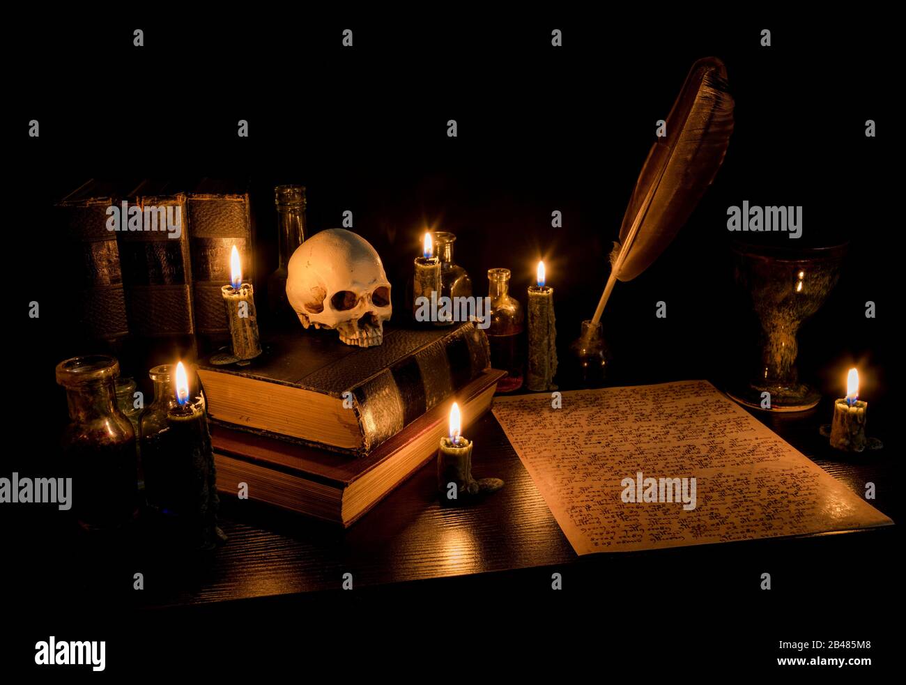 Vintage writing desk books hi-res stock photography and images - Alamy