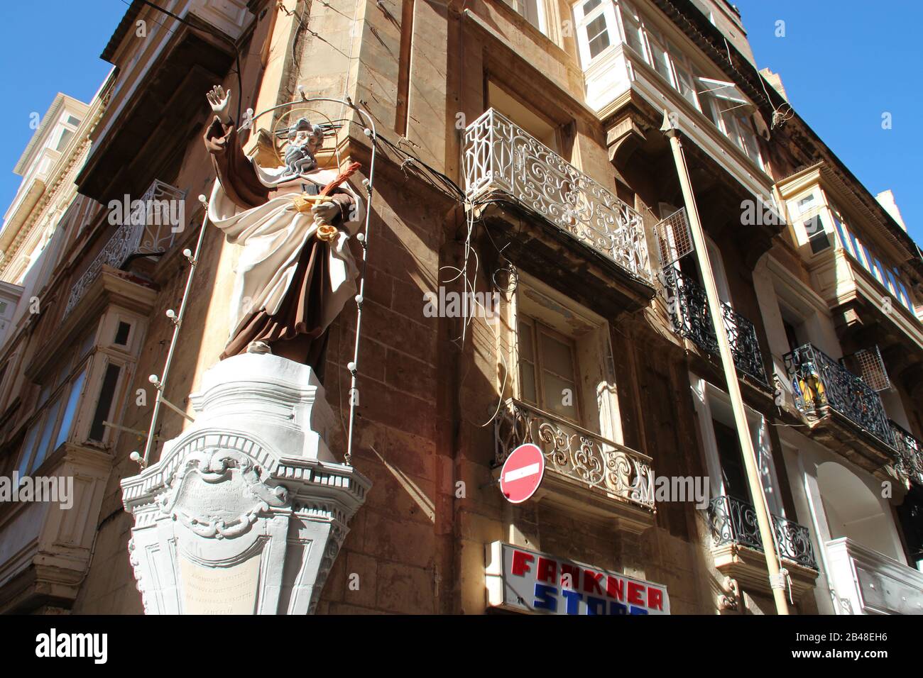 buildings (flats or houses) in valletta (malta Stock Photo - Alamy