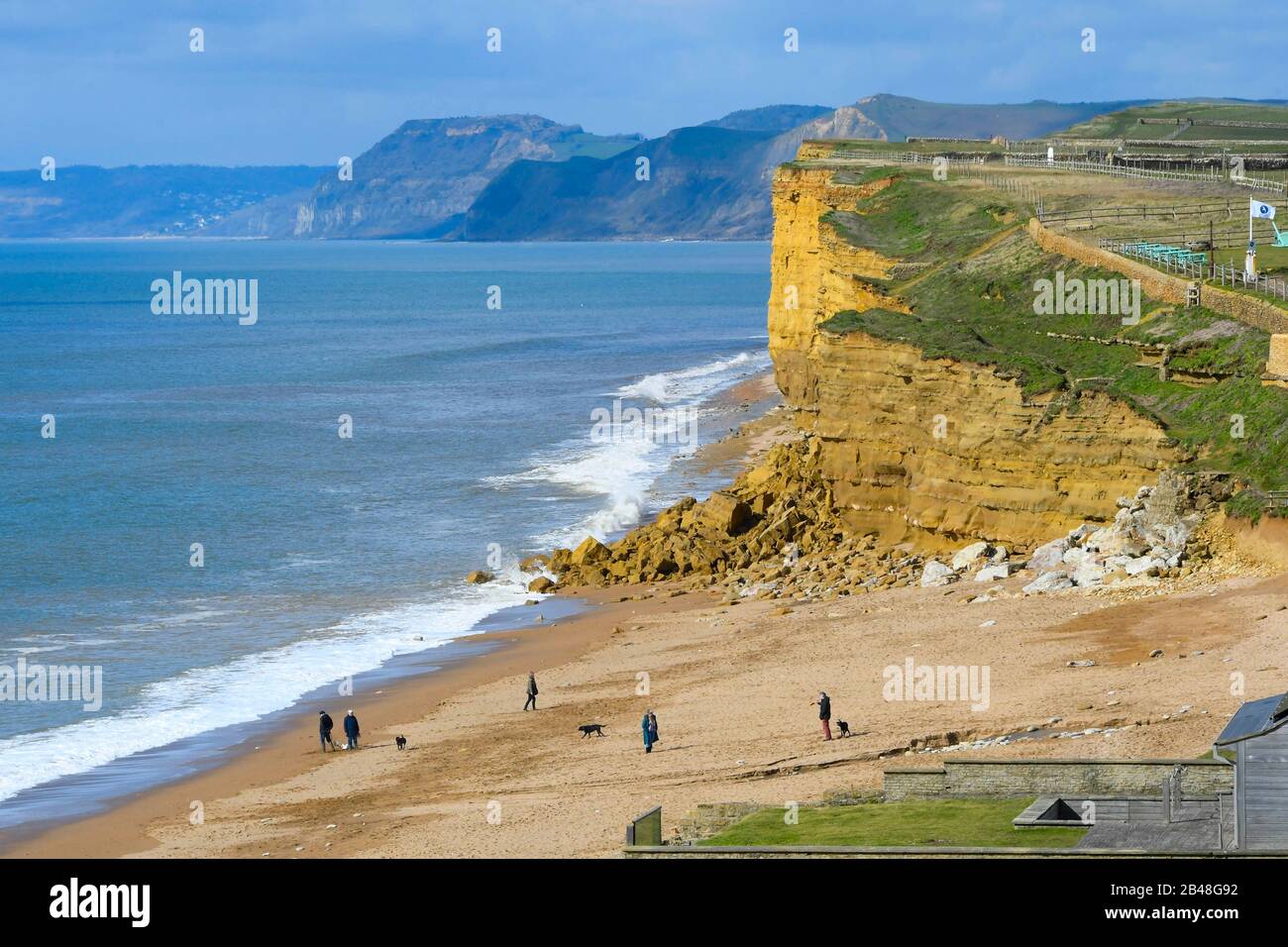 Jurassic coast cliff collapse hi-res stock photography and images - Alamy