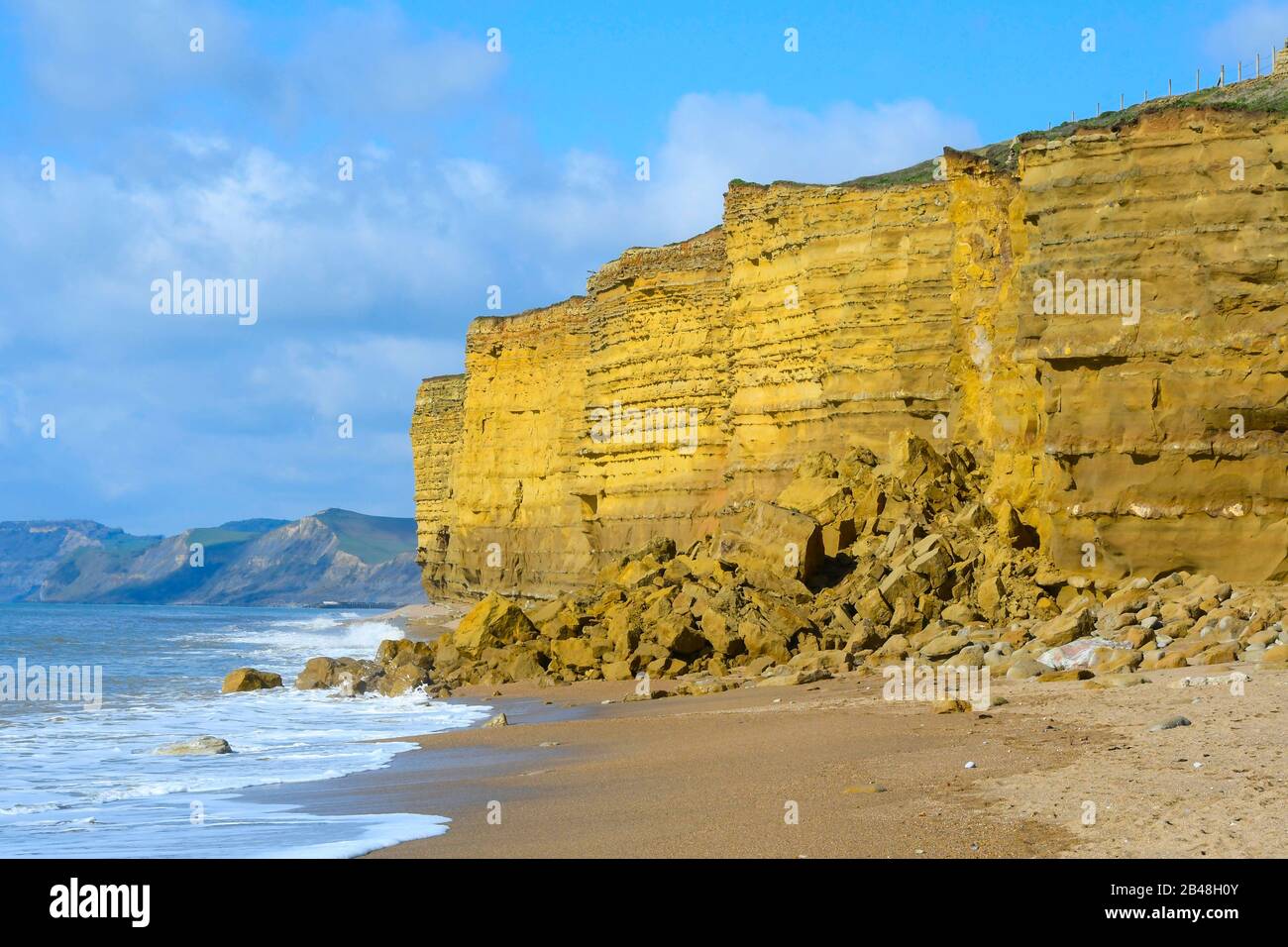 Jurassic coast cliff collapse hi-res stock photography and images - Alamy