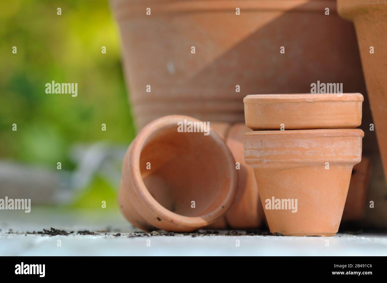 different sizes of terracotta pots on outdoor table Stock Photo - Alamy