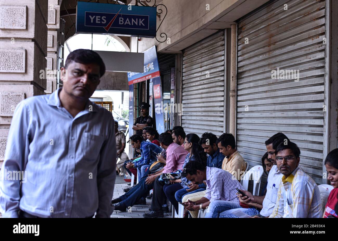 Bank branch in mumbai hi-res stock photography and images - Alamy