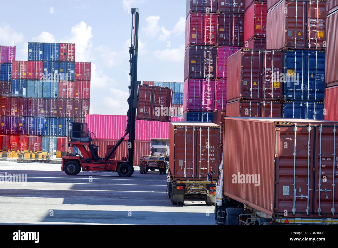 Container lifting equipment for working on boats and trucks waiting to ...