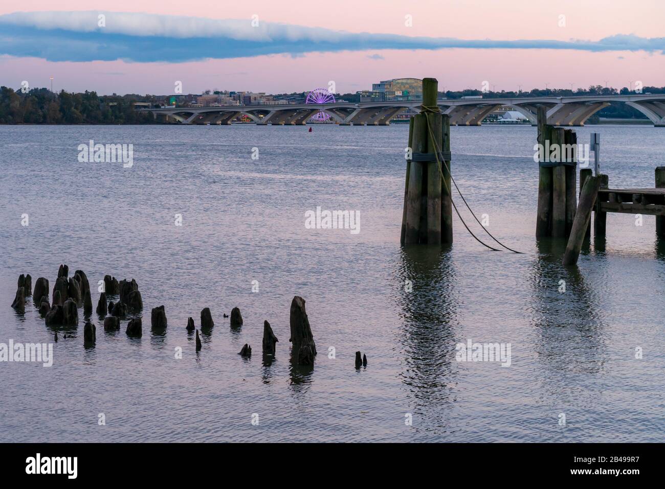 Alexandria, Virginia dock on the Potomac River Stock Photo - Alamy