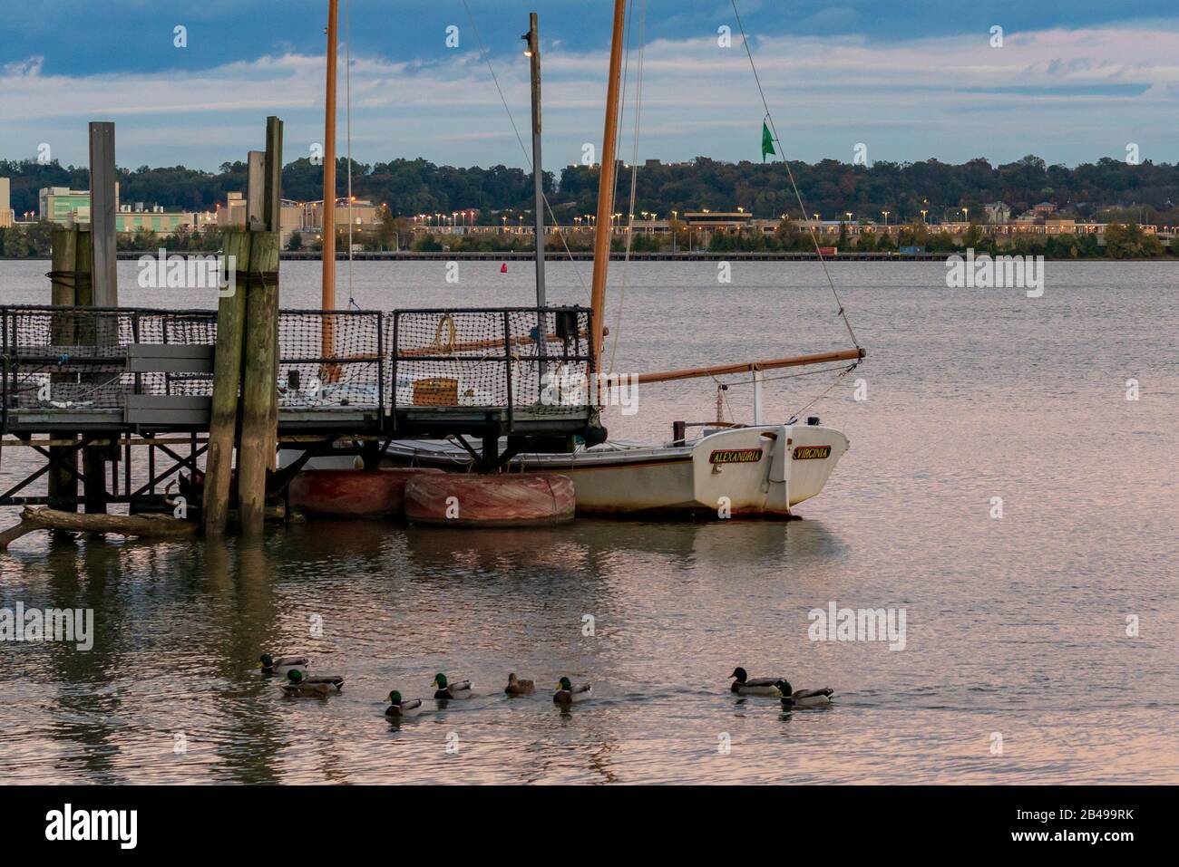 Alexandria, Virginia dock on the Potomac River Stock Photo - Alamy