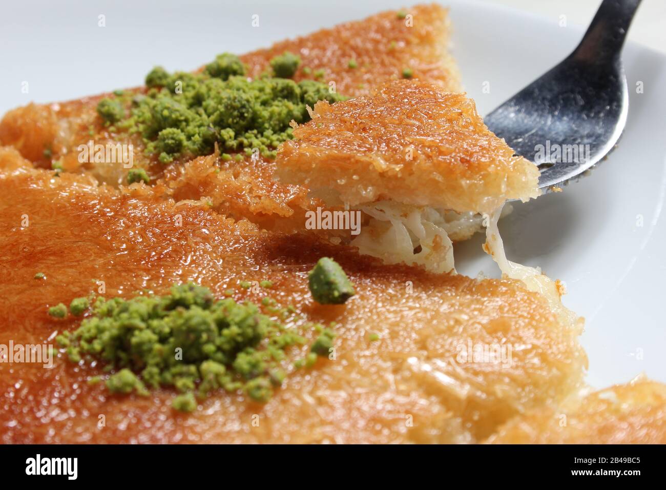 Turkish Dessert Kunefe - Künefe Stock Photo - Alamy