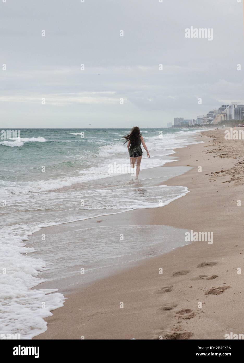 Modeling at the beach hi-res stock photography and images - Alamy