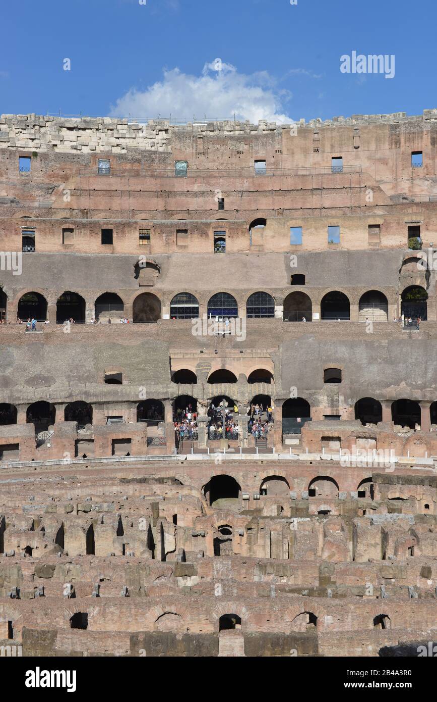 Kolosseum, Piazza del Colosseo, Rom, Italien Stock Photo - Alamy