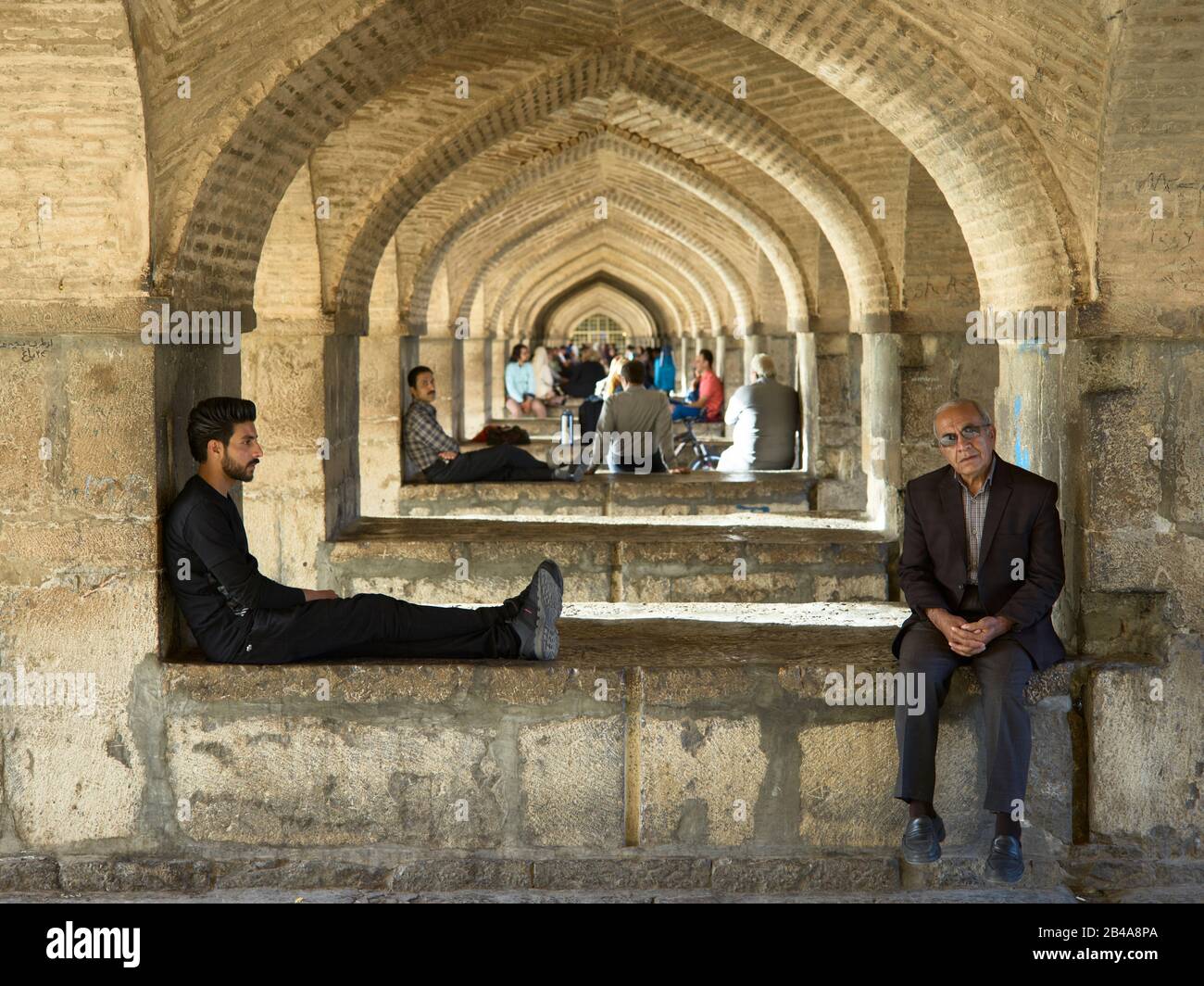 Isfahan, Iran. 23rd Apr, 2017. The Khadju Bridge over the Zayandeh Rud ...