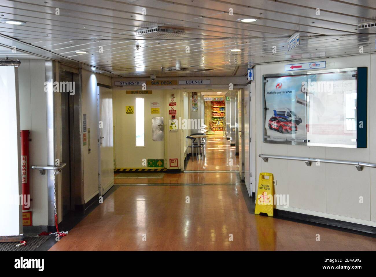 Tidy cafeteria hi-res stock photography and images - Alamy