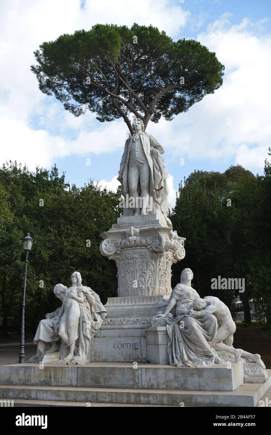 Goethe-Denkmal, Villa Borghese, Rom, Italien Stock Photo - Alamy