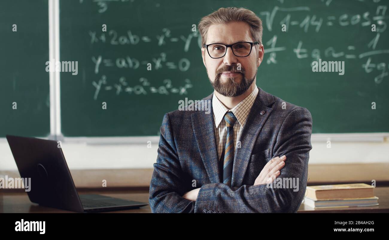 Chalkboard with math equations hi-res stock photography and images - Alamy