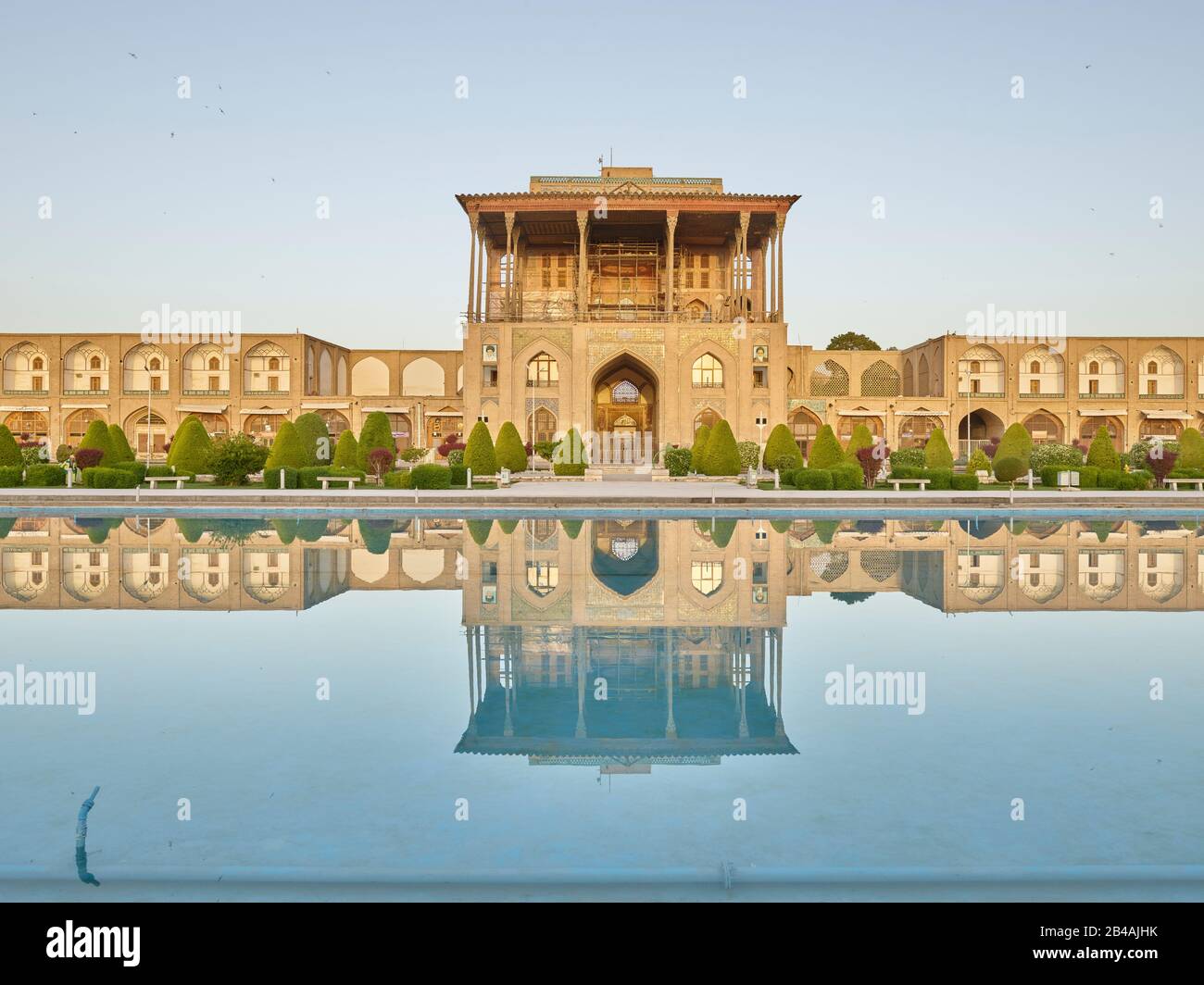 Nasqh e jahan imam square hi-res stock photography and images - Alamy