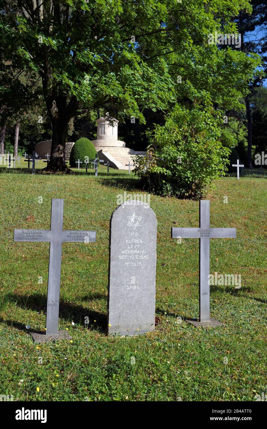 First world war graves hi-res stock photography and images - Alamy