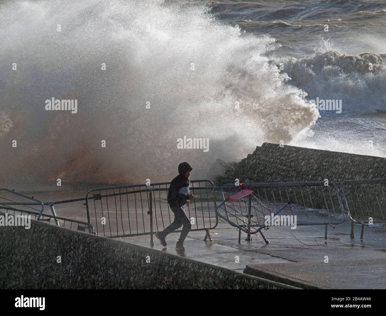 Ferocious waves hi-res stock photography and images - Alamy