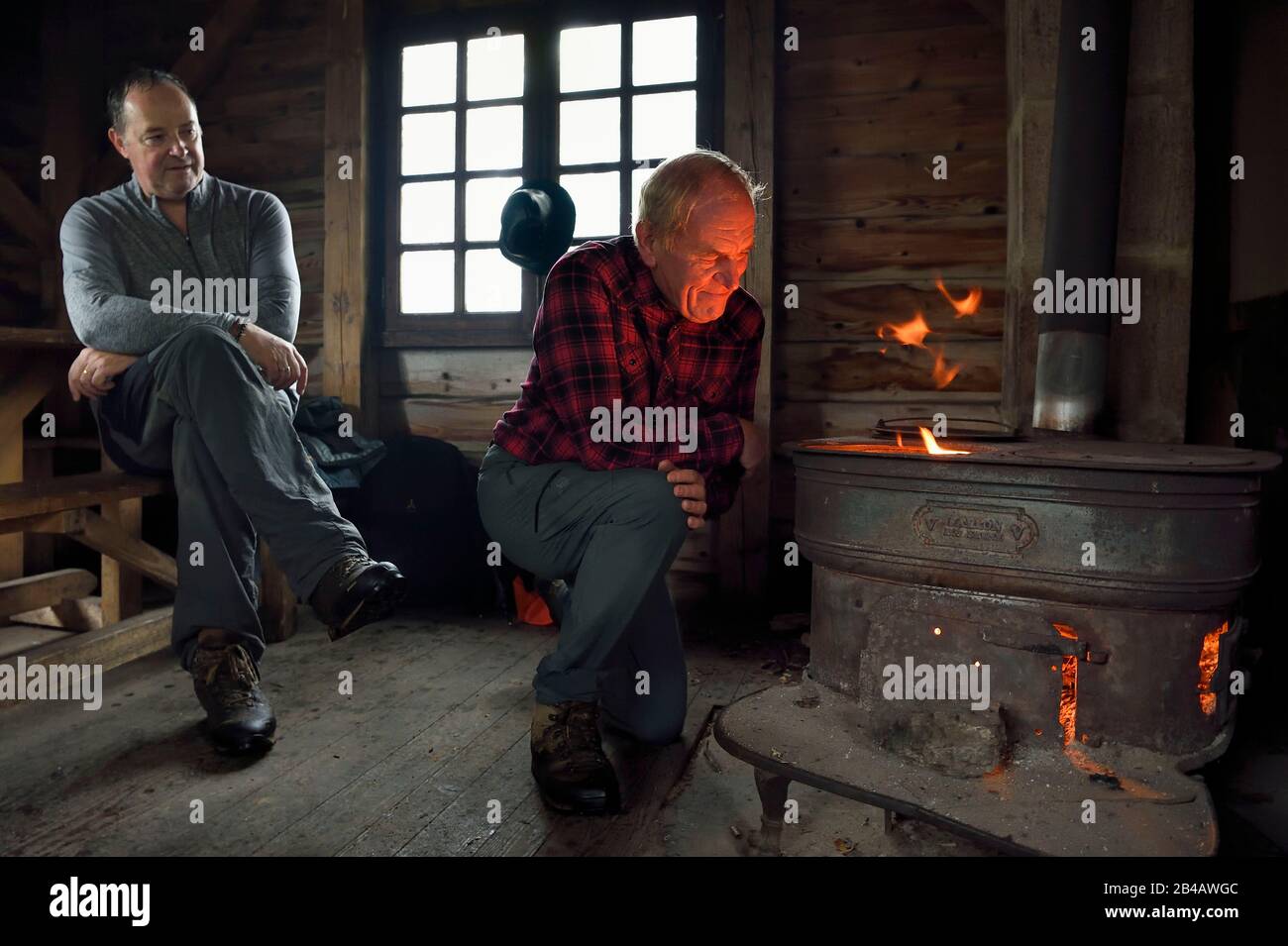 Log shelter hi-res stock photography and images - Alamy