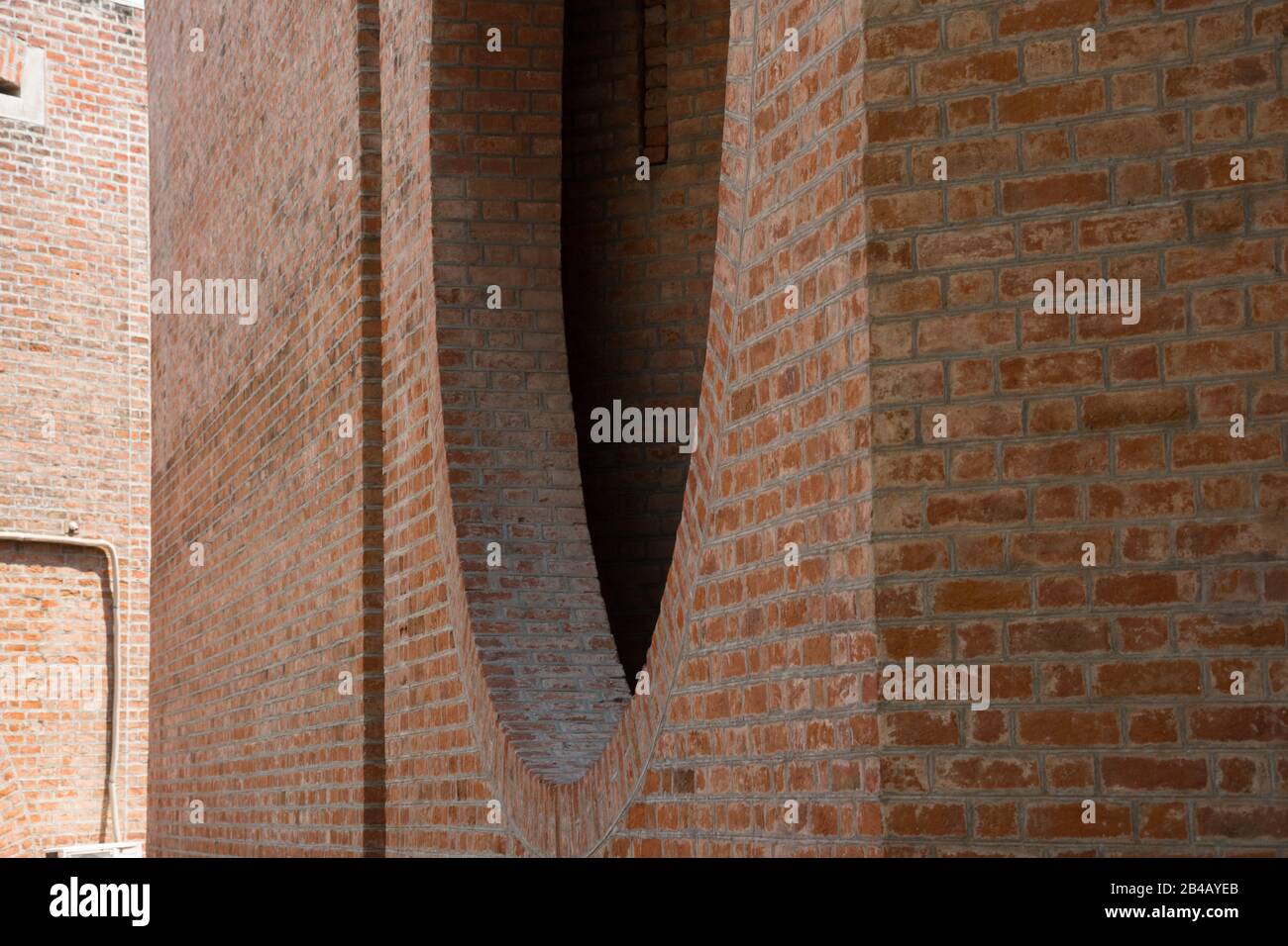 Round opening in wall hi-res stock photography and images - Alamy