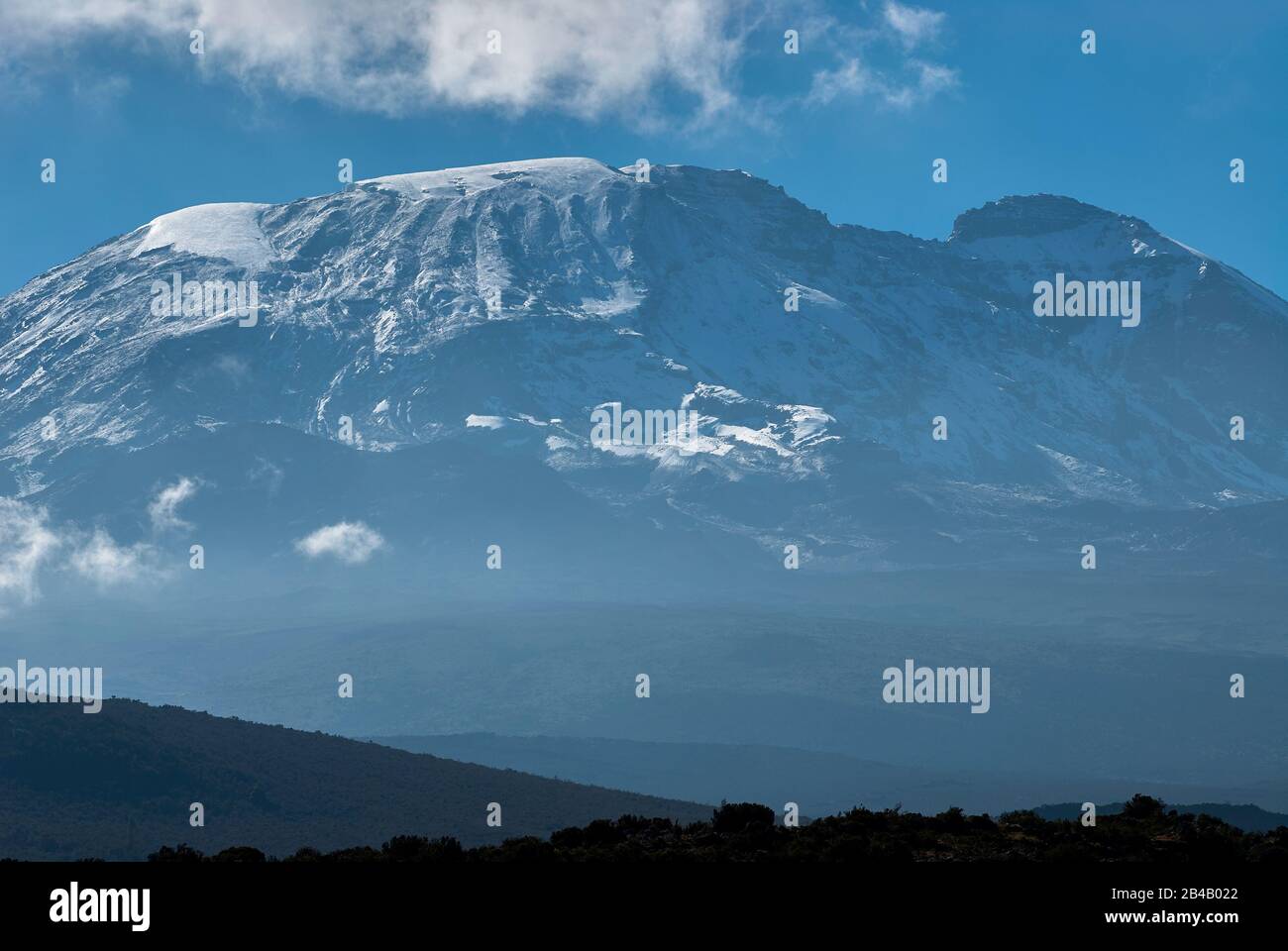 Mt Kilimanjaro's Kibo peak, seen from the Shira Plateau Stock Photo - Alamy
