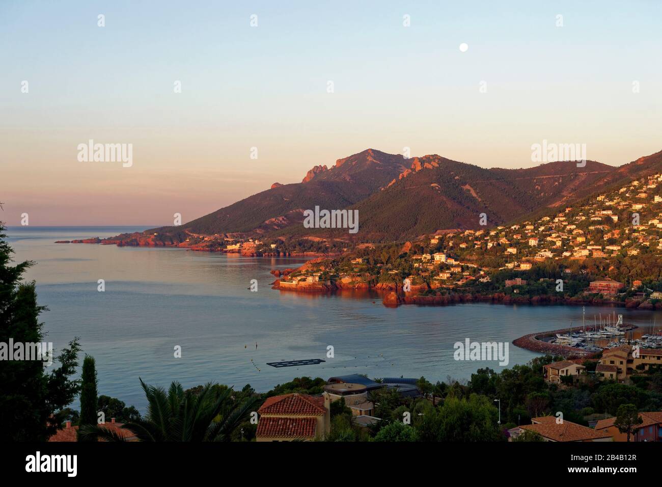 Corniche french riviera cote dazur south of france sur hi-res stock ...