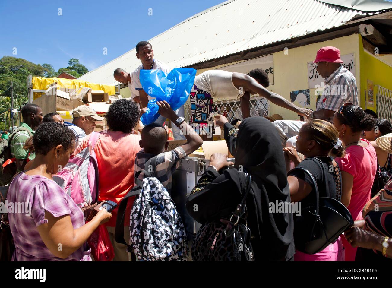 Seychelles, island of Mahe, street scene on market in Victoria Stock ...