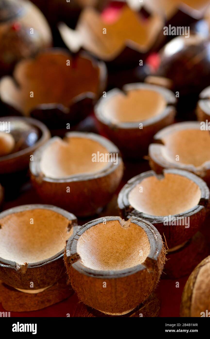 Coconut crafts hi-res stock photography and images - Alamy